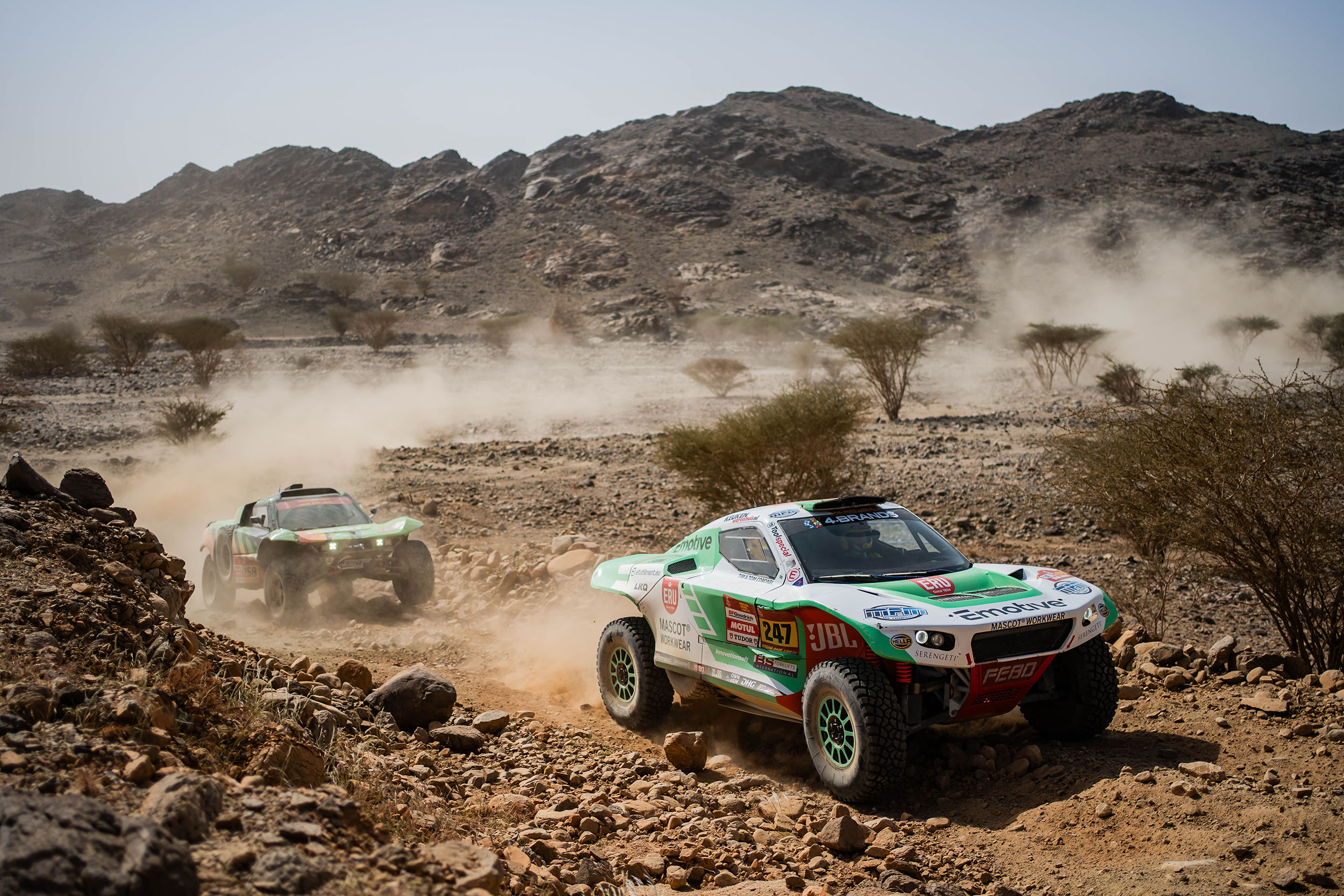 Tim en Tom Coronel sluiten Dakar 2026 af met sterk slotakkoord ...