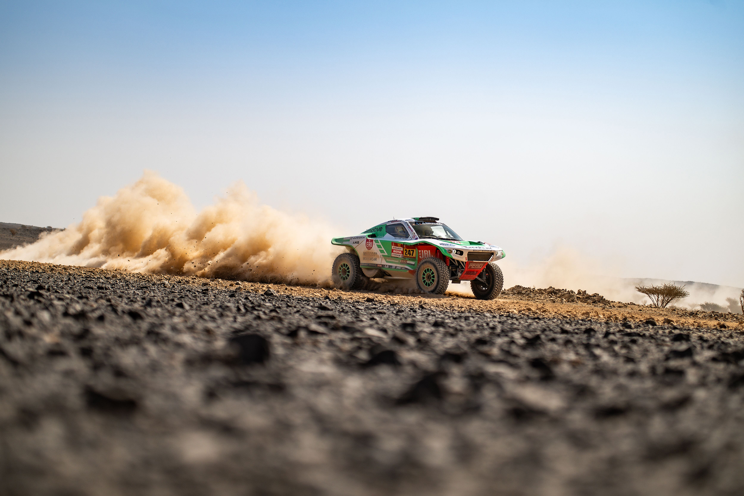 Tim and Tom Coronel race through moonscape to Al Henakiyah | Coronel ...